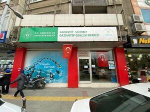 Gaziantep Gençlik Merkezi (Gaziantep, Şahinbey, Atatürk Bul., 115A), spor ve eğlence merkezi  Gaziantep'ten