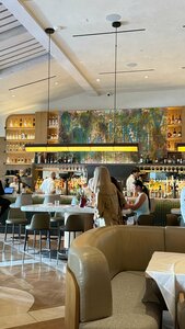Novikov Beverly Hills (North Canon Drive No:257), restoran  Beverly Hills'ten
