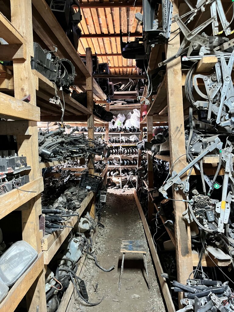 Otomobil yedek parçaları Auto Scrap Yard, Taraz, foto