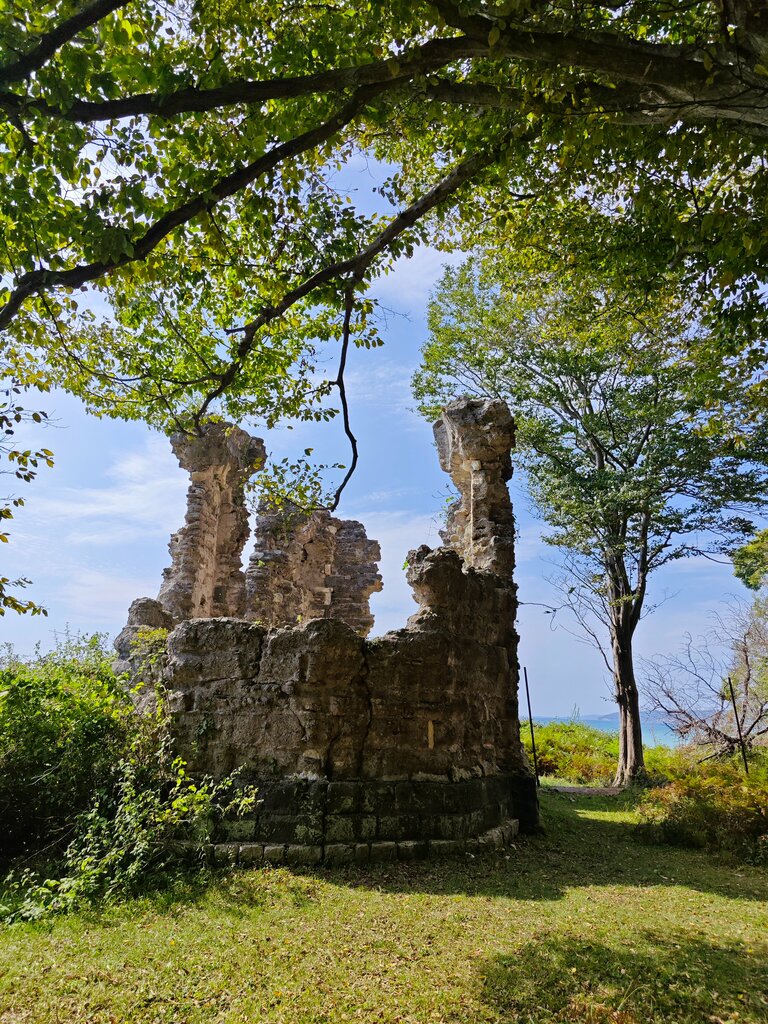 Park, sokak heykeli Революционерам, Gudauta Bölgesi, foto