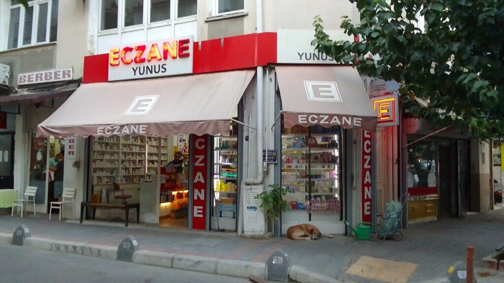 Eczaneler Yunus Eczanesi, İzmir, foto
