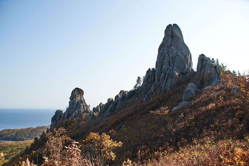 Dağ zirvesi Скальный комплекс Долина Атлантов Хребет Дракона, Primoriye, foto