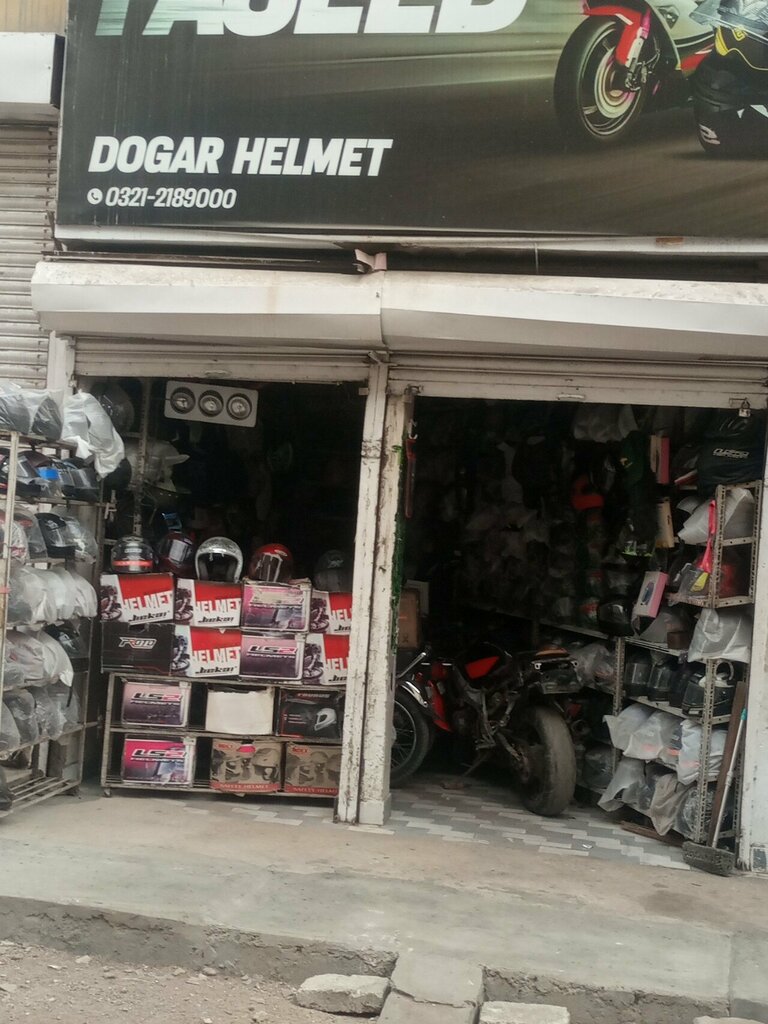 Giyim mağazası Dogar Helmet Corner, Karaçi, foto
