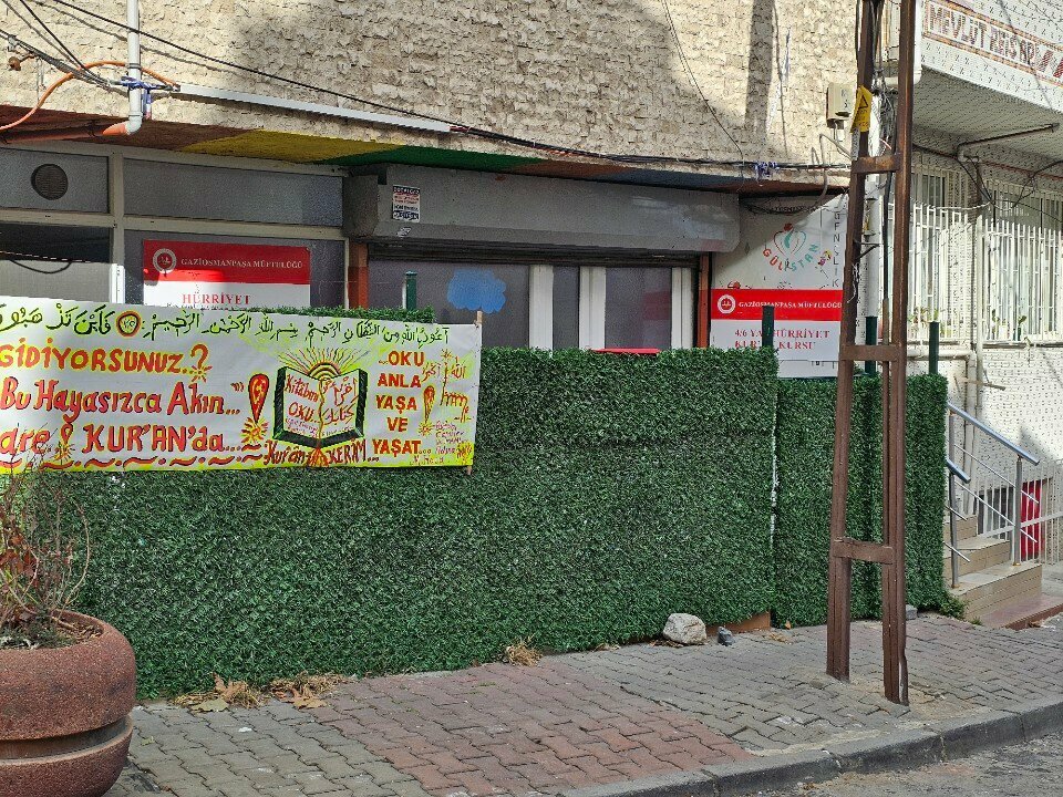 Dini kurslar Hürriyet Kur'an Kursu, İstanbul, foto