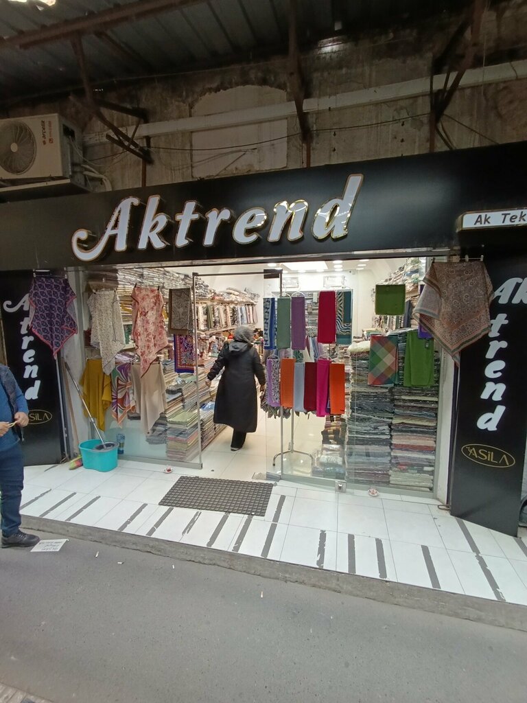 Tuhafiyeler Ak Trend Eşarp, İstanbul, foto