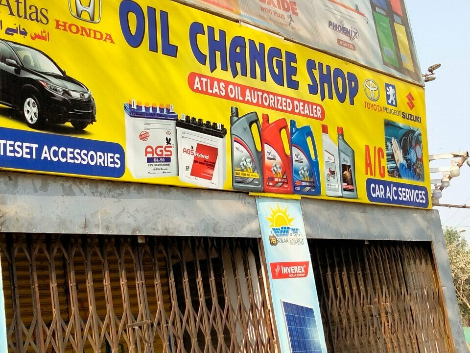 Yağlama ürünleri Oil change, Karaçi, foto