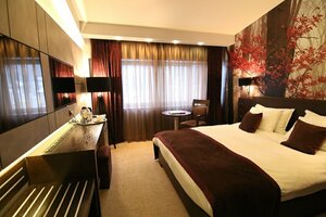 Queen's Hotel (Vasil Ѓorgov No:16), otel  Skopje'den