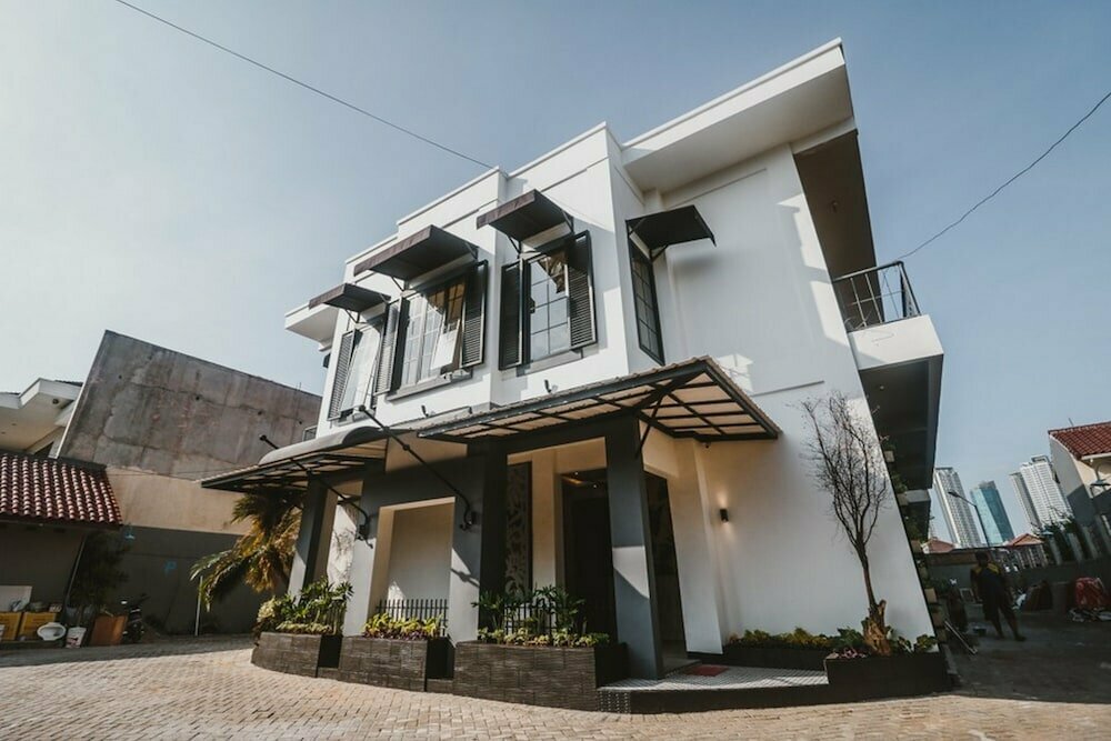 Otel RedDoorz Plus near Mall Slipi Jaya, Cakarta, foto