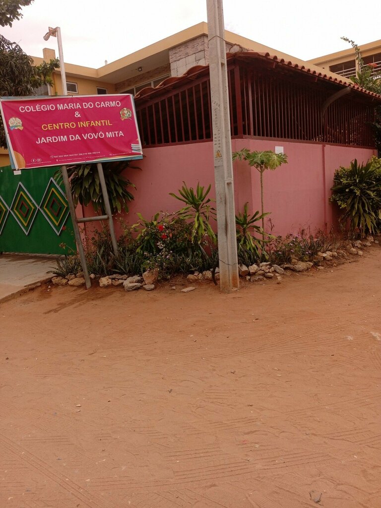Yüksekokul Colégio Maria do Carmo e Centro Infantil Jardim Vovó Mita, Loanda, foto
