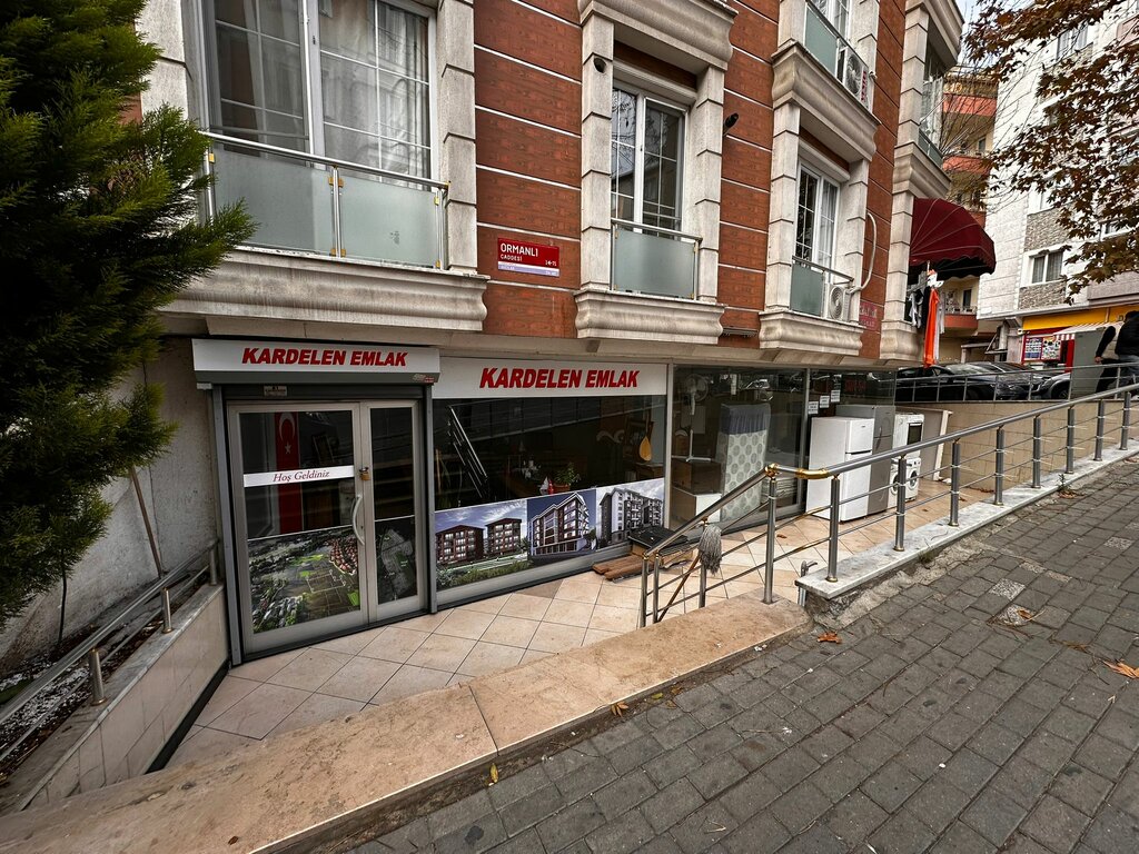 Emlak ofisi Kardelen Emlak, İstanbul, foto