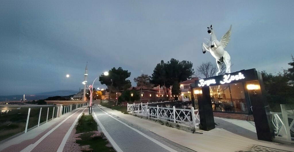Restoran Beyaz Köşk Cafe, Osmancık, foto