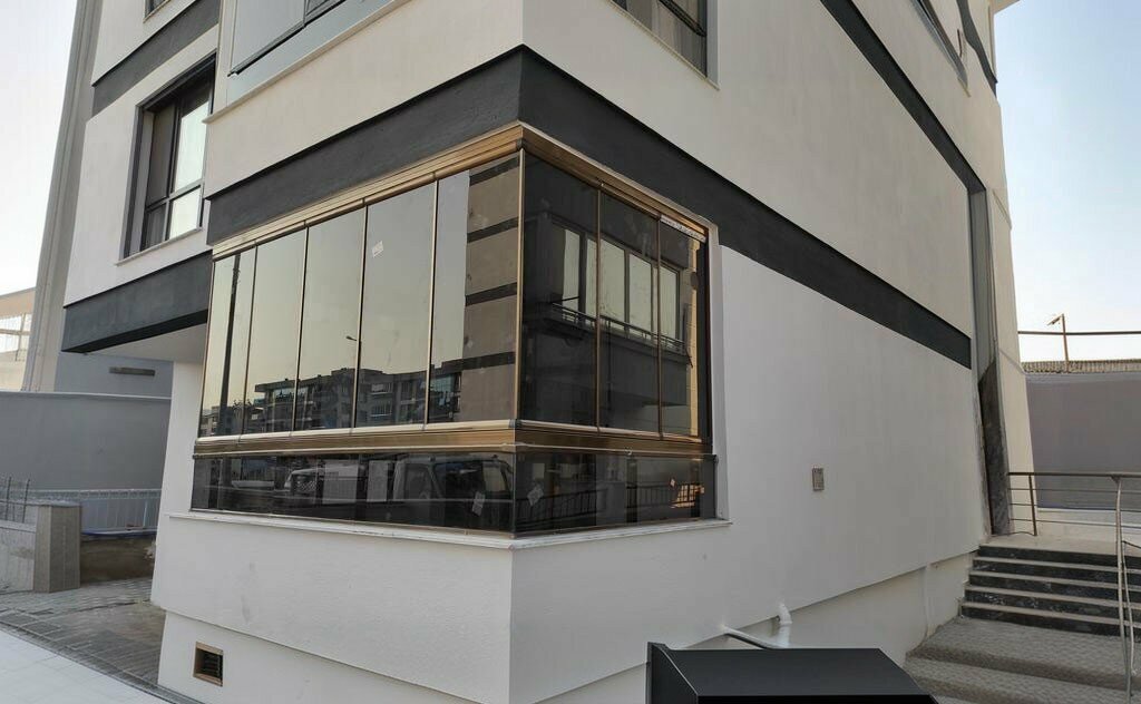 Cam ve cam ürün üreticisi Sezer Cam Balkon, Torbalı, foto