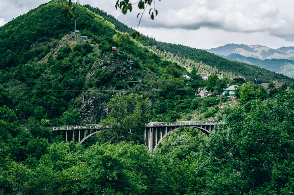 Turistik yerler Guftinsky Bridge, Dzau Bölgesi, foto