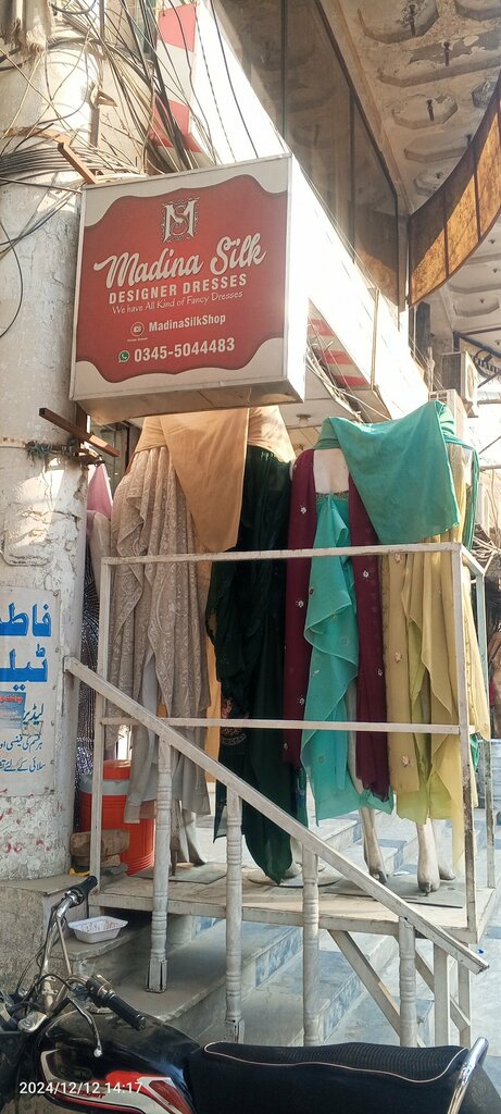 Giyim mağazası Madina Silk Designer Dresses, Rawalpindi, foto