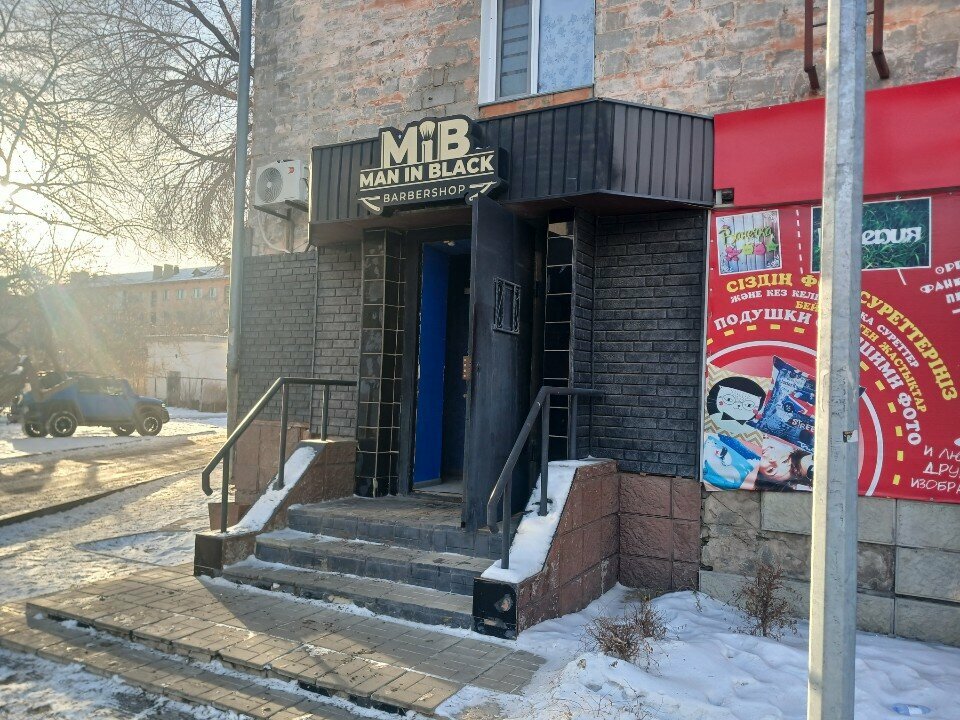 Berberler Man in Black, Pavlodar, foto