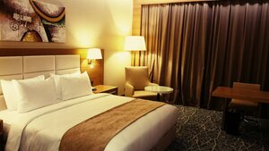 Holiday Inn Baku (Kovkеb Sеfеrеliyeva Street No:5), otel  Bakü'den