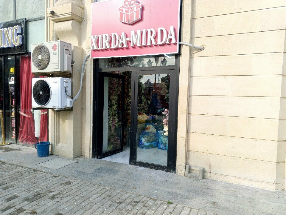 Yapay bitki ve çiçek Xirda-Mirda, Bakü, foto