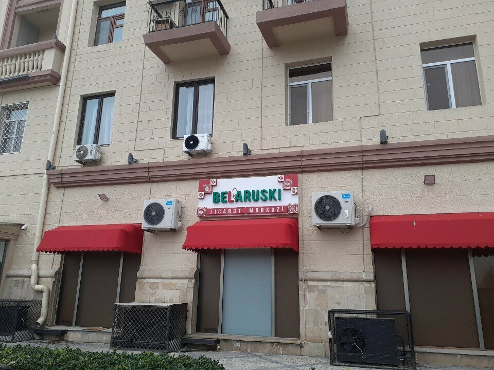 Pasta, şekerleme ve tatlı Belarurski Ticaret Merkezi, Bakü, foto