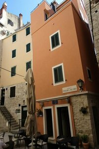 Guesthouse Pjaceta (Priora Petra 4/6,21000 Split,), otel  Split'ten