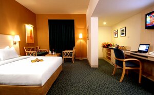 Aditya Hometel Hyderabad (State of Telangana, Eturnagaram to Devadula Road), otel  Haydarabat'tan