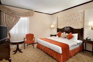Ramada Plaza by Wyndham Palm Grove (State of Maharashtra, Mumbai, Juhu Tara Road), otel  Mumbai'den
