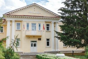 Мерком (Kommunisticheskiy Lane No:19), otel  Lesnoy'dan