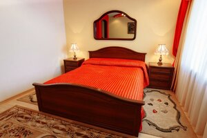 Arkada (ulitsa Dekabristov No:31, Achinsk), otel  Achinsk'ten