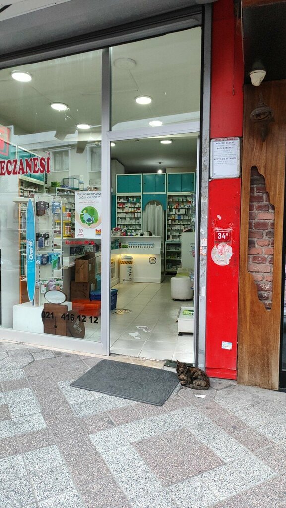 Eczaneler Yeni Hayat Eczanesi, İstanbul, foto