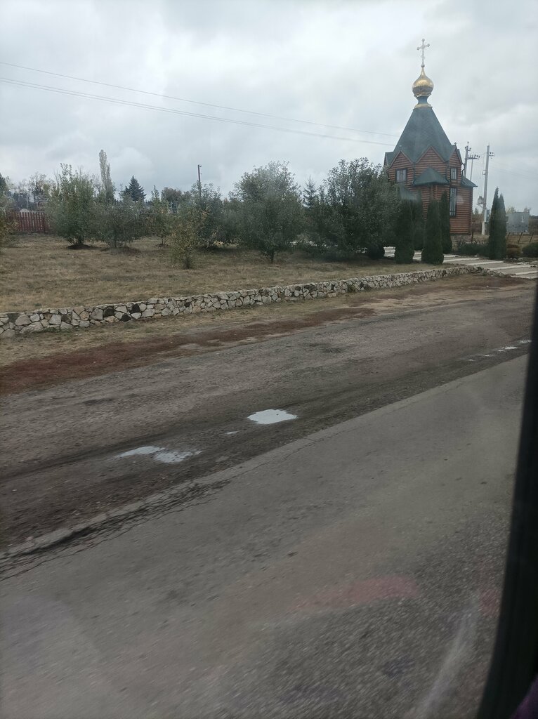 Şapel, haç anıtı Chasovnya Petra i Pavla V Novogremyachenskom, Voronejskaya oblastı, foto