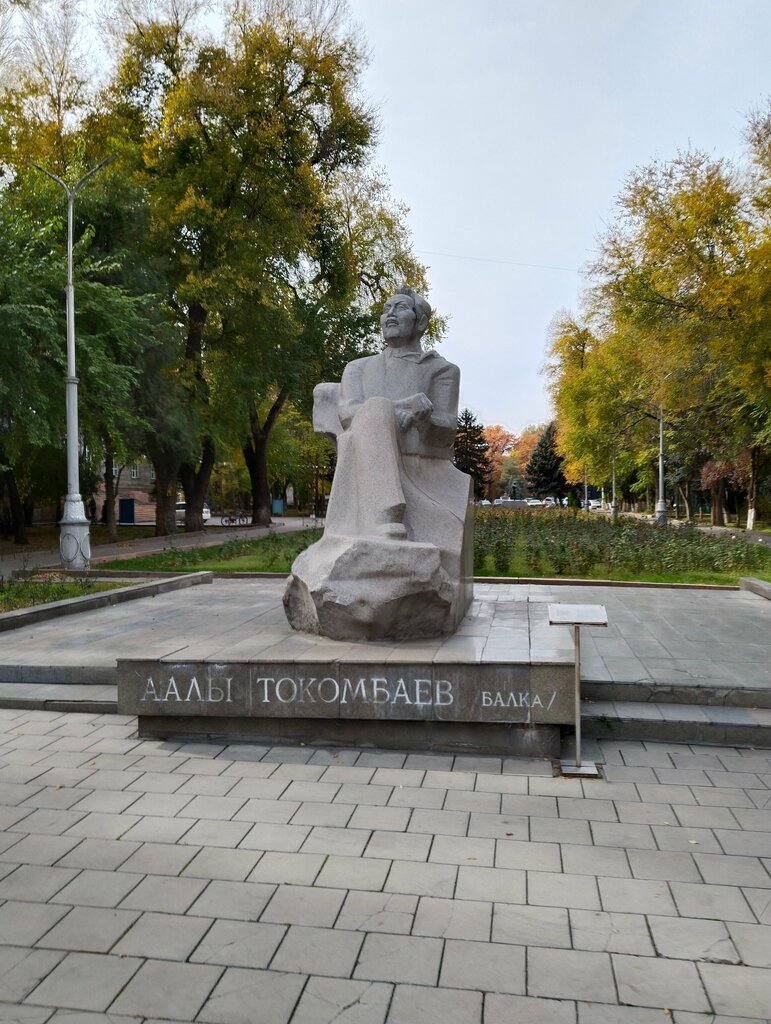 Anıt, heykel Aaly Tokombaev, Bişkek, foto