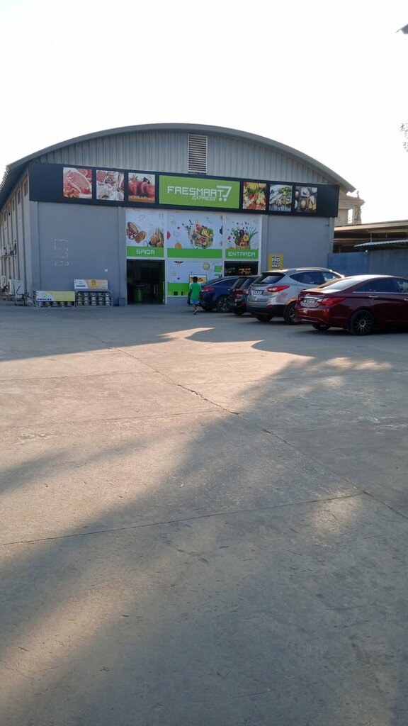 Süpermarket Fresmart Express Gamek à Direita, Loanda, foto