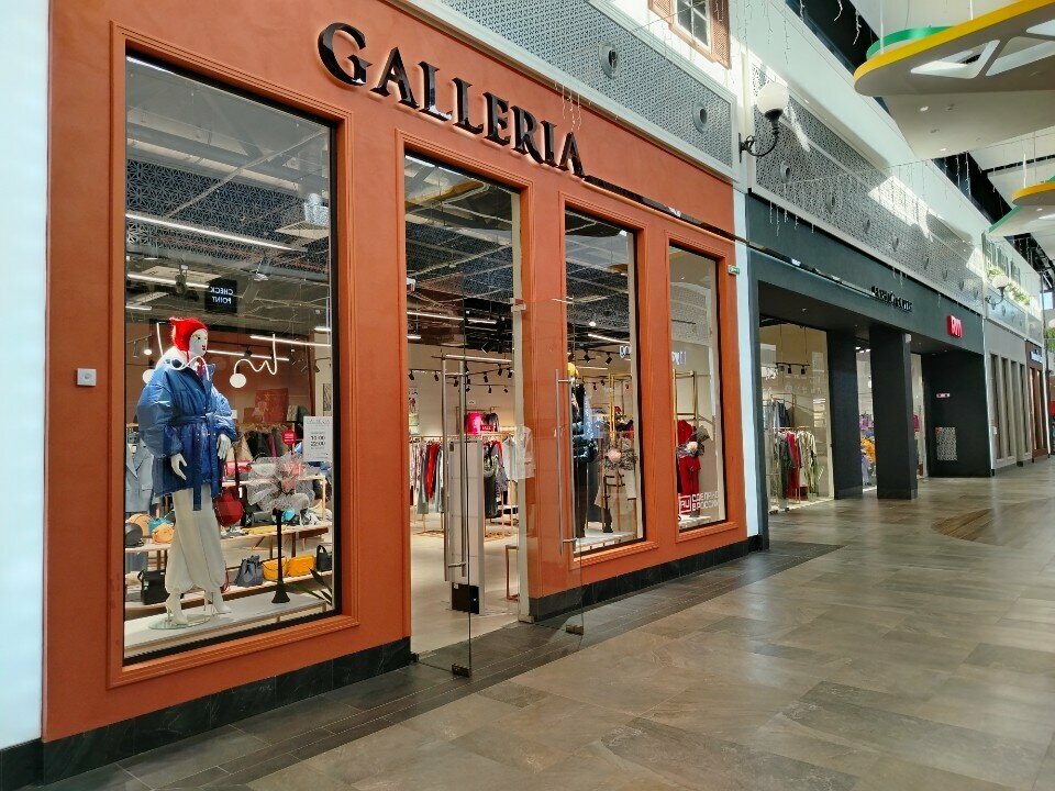 Giyim mağazası Galleria, Yekaterinburg, foto