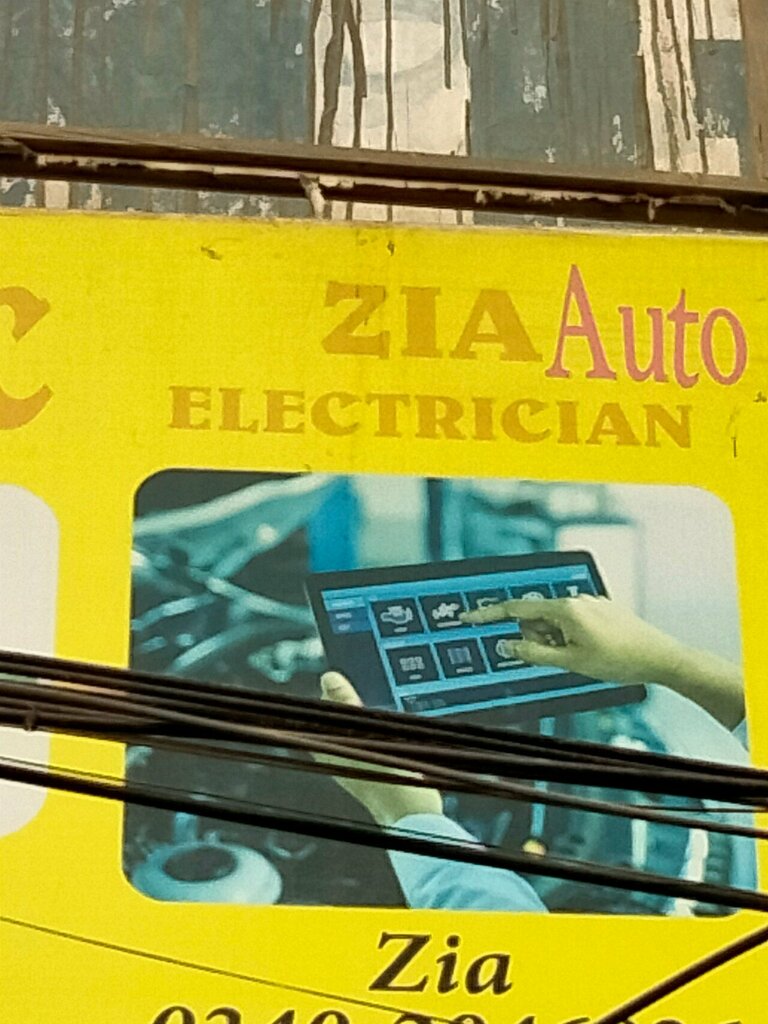 Otomobil servisi Zia autos, Karaçi, foto