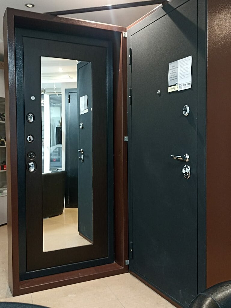 Kapılar Dveri-vek, Yekaterinburg, foto