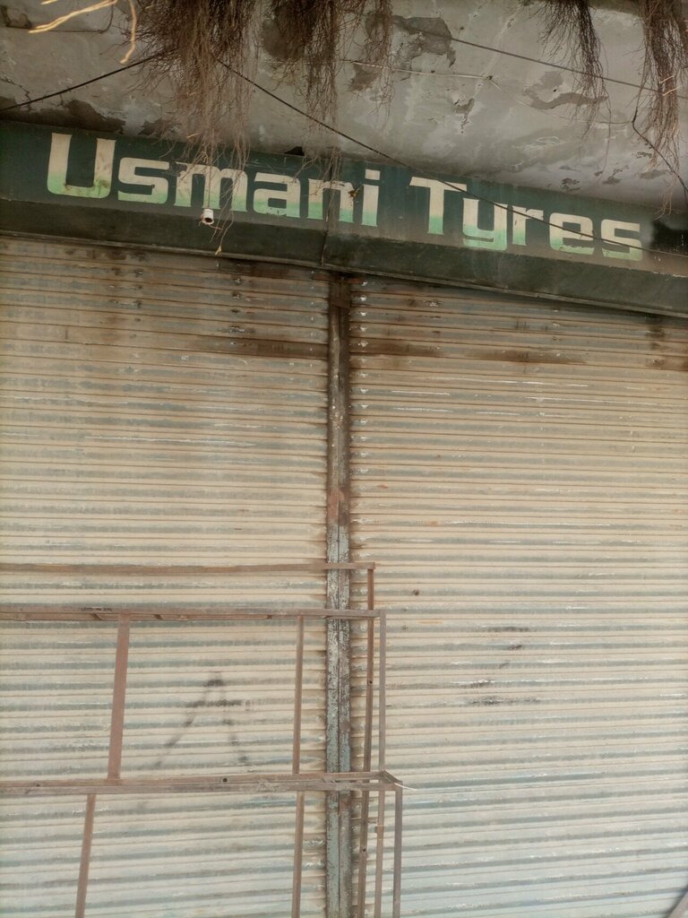 Jant ve lastikçiler Usmani tyres, Karaçi, foto