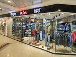 Lee Cooper (Dovatortsev Street No:75А), giyim mağazası  Stavropol'dan