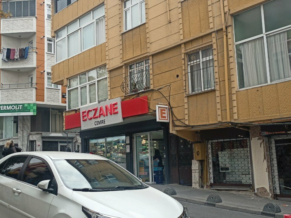 Eczaneler Cemre Eczanesi, İstanbul, foto