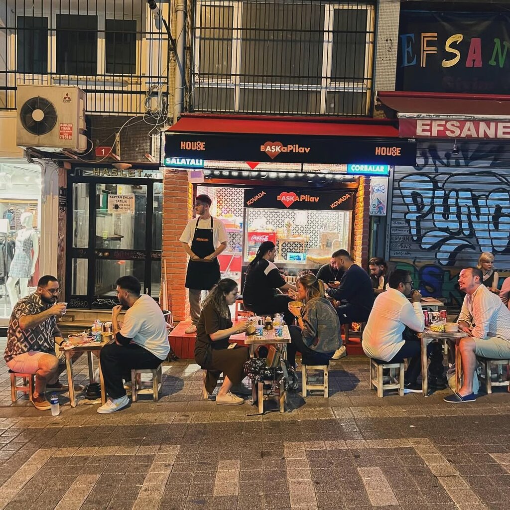 Yemek salonu, gastromarket Başka Pilav, İstanbul, foto