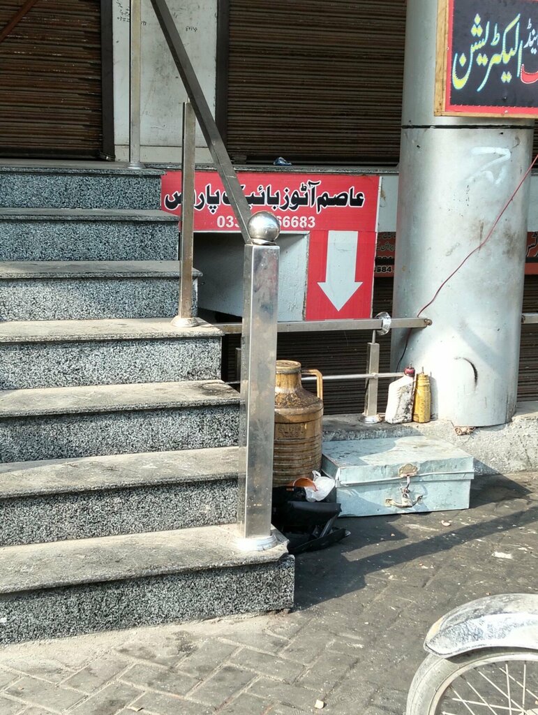 Otomobil servisi Asim Autos, Rawalpindi, foto