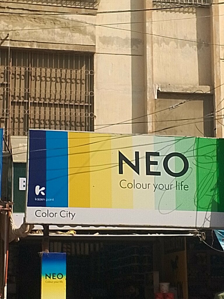 Boya ve cila malzemeleri üretim ve satış yerleri Color city, Karaçi, foto