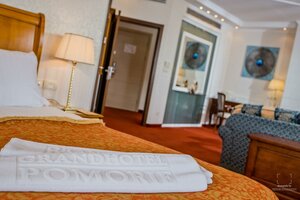 Grand Hotel Pomorie (Burgas Region, Pomorie, ulitsa Profesor Parashkev Stoyanov), otel  Pomorye'den