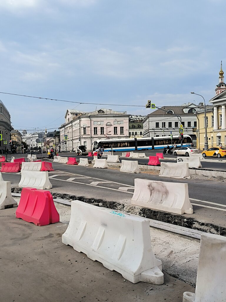 Toplu taşıma durağı Yauzskiye Vorota, Moskova, foto