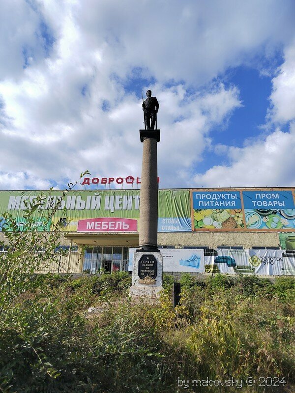 Anıt, heykel Павшим за революцию, Kasli, foto
