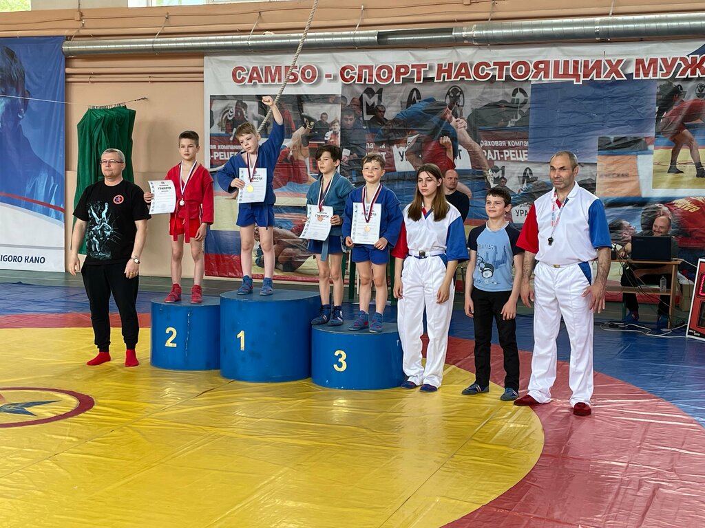 Spor okulları ДЮСШ № 8 Локомотив, отделение самбо, Yekaterinburg, foto