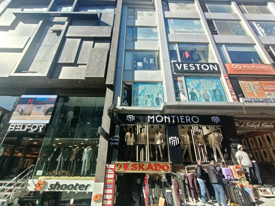 Giyim pazarı Montiero, İstanbul, foto