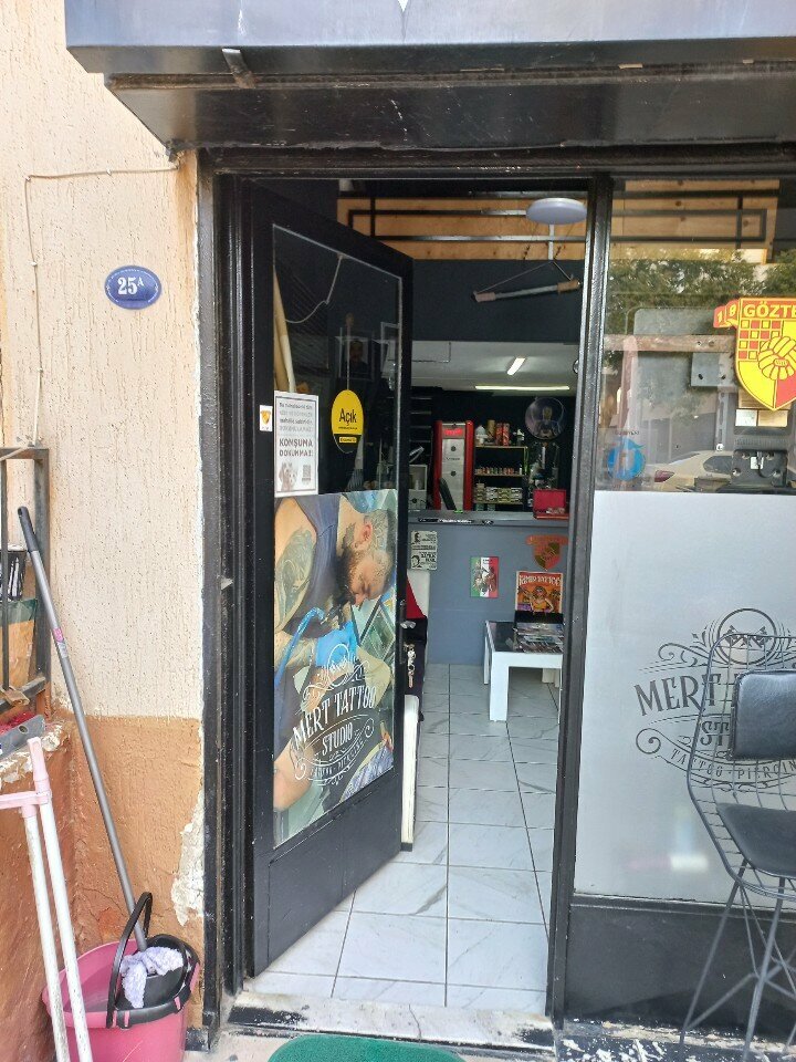 Dövmeciler Mert Tattoo Piercing Studio, İzmir, foto