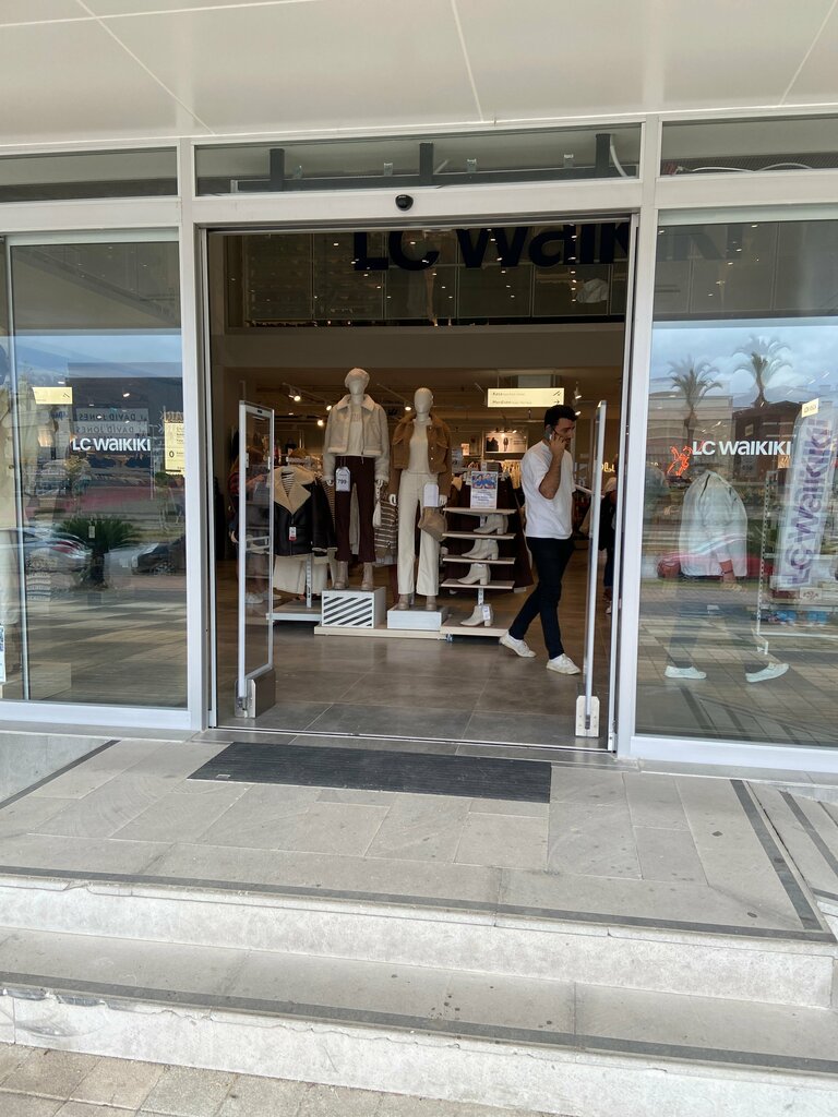 Giyim mağazası LC Waikiki Türkiye, Antalya, foto