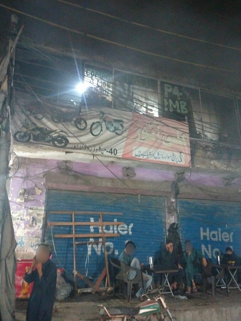 Otomobil yedek parçaları Ali autos, Lahor, foto