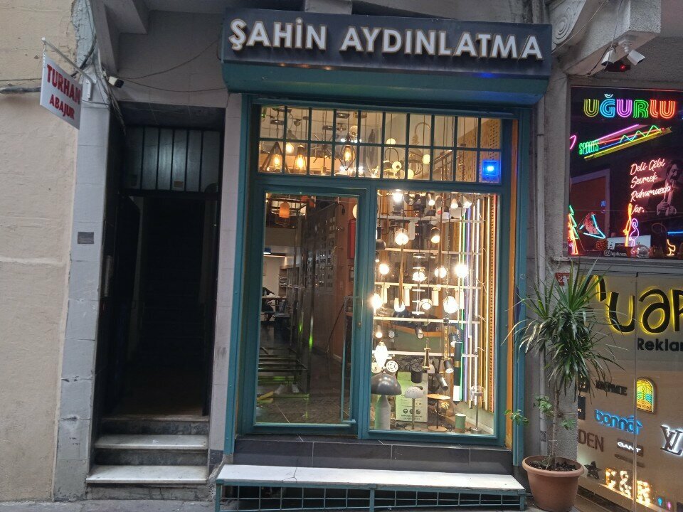 Lamba ve avize mağazaları Şahin Aydınlatma, İstanbul, foto
