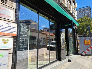 Paradise Food (Makenzijeva Street No:67), restoran  Belgrad'dan